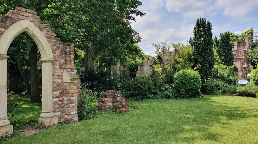 Memorial Tributes - Capel Manor Gardens